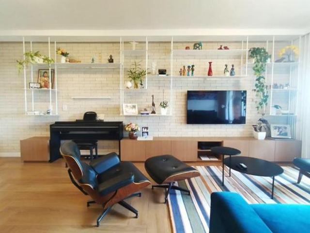 Apartamento de 4 quartos reformado na Asa Norte. Impecável!