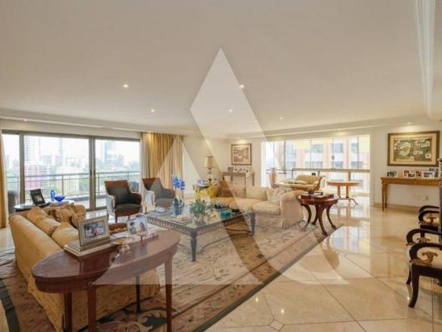 Apartamento de 500m² da construtora Elias Victor Nigri, Higienopolis, com quatro suítes, sendo a sui