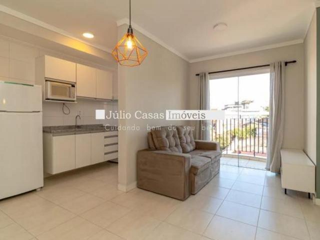 Apartamento de 51,39m² no Residencial Biarritz com 2 dormitórios e sala de estar com sacada integrad
