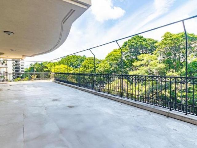 Apartamento de 532m² e com 4 suites, 6 vagas e em frente ao Parque Ibirapuera