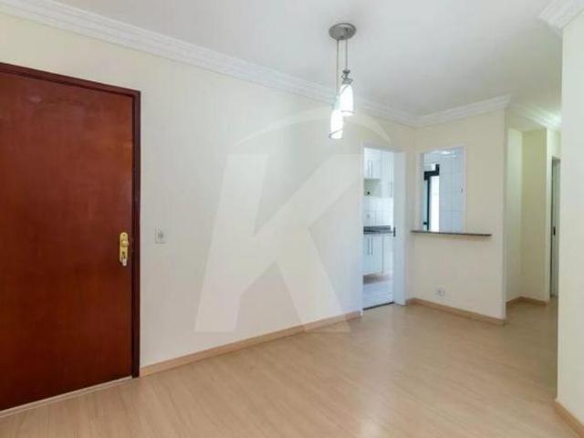 Apartamento de 63m2, 3 dormitórios, 1 suíte, sacada, armários, 1 vaga em Santana