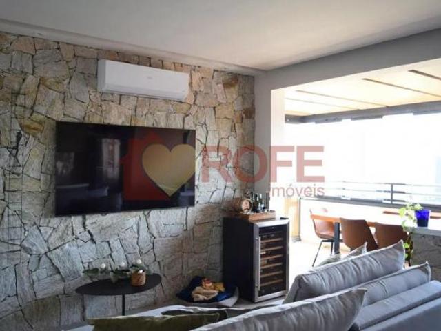 Apartamento de 67m² com 2 quartos, 1 suíte e 1 vaga para locação e venda em Pinheiros. Faria Lima