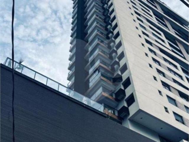 Apartamento de 67m² com 2 Quartos e Vaga de Garagem no Centro