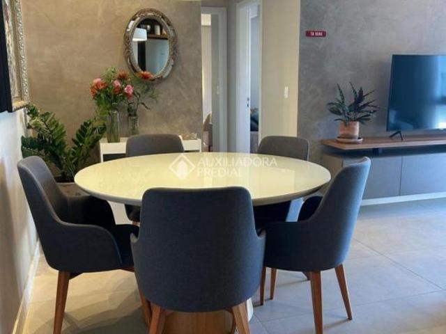 Apartamento de 64 m² de área privativa, composto por 2 dormitórios sendo uma suíte, 2 vagas de gara