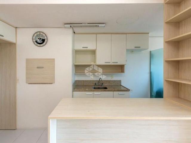 Apartamento de 65m2 de 2 dormitórios, uma suite com 2 banheiro e 1 vaga e semi mobiliado