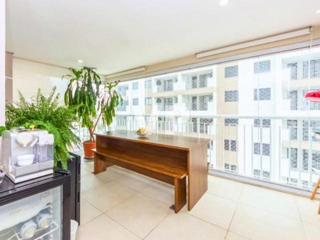 Apartamento de 65m² com varanda gourmet em condomínio clube completo em Santo Amaro