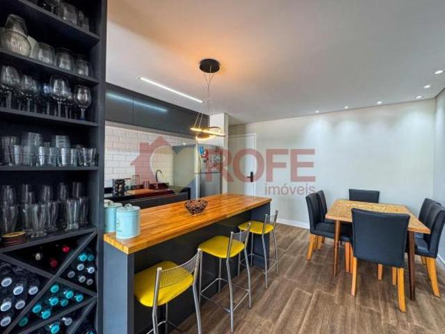 Apartamento de 70 m² com 2 dormitórios à venda no Campo Belo. 2 quartos, 1 suíte, 2 vagas e depósito