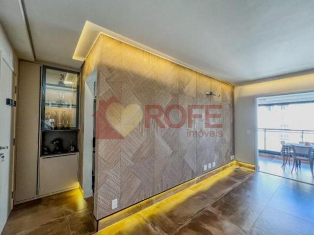 Apartamento de 70 m² com 2 quartos, 1 suíte e 2 vagas de garagem. Andar alto. Street