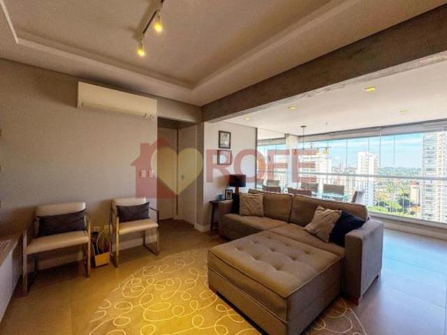 Apartamento de 71 m² à venda no coração do Campo Belo. São 2 quartos, 1 suíte e 2 vagas paralelas