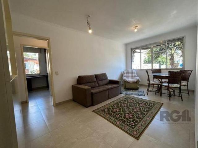 Apartamento de 72m² com 2 dormitórios, no bairro no bairro Mont Serrat