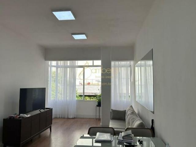Apartamento de 74 m² com ambientes integrados e amplos, próximo a estações de metrô