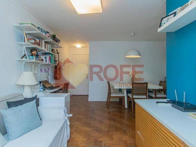 Apartamento de 75m2 com 3 dorms, 1 vaga de garagem, reformado em Moema