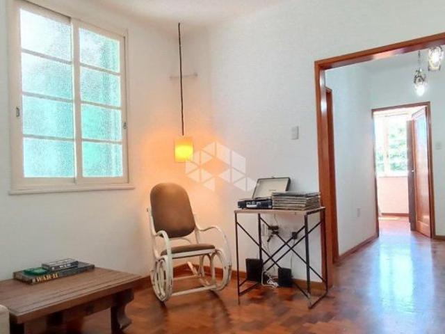 Apartamento de 75m² privativos, com excelente walkability, a uma quadra do Parcão, em localização pr
