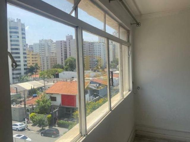 Apartamento de 76 metros a venda em Moema