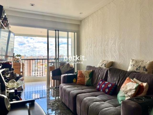 Apartamento de 82 m² com suíte, closet, varanda envidraçada e 2 vagas na Vila Gumercindo