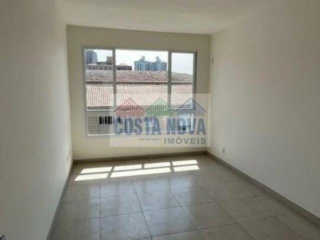 Apartamento de 87 m² com 2 quartos, sala, cozinha, area de serviço e banheiro, todo reformado