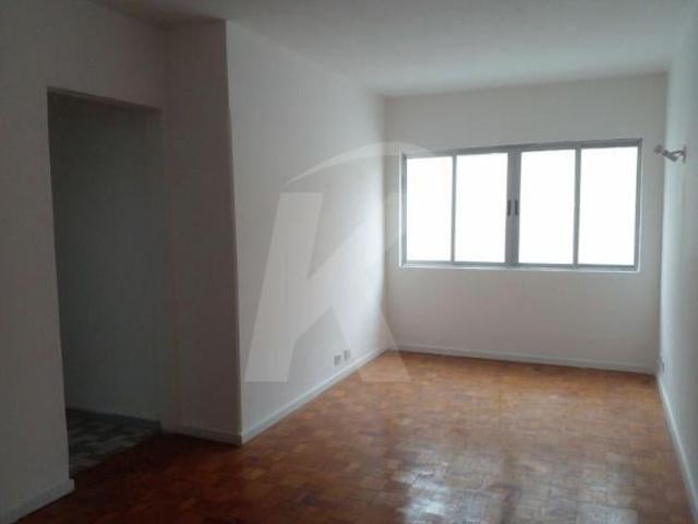 Apartamento de 84 mts² com 2 dormitórios em Santana, estacionamento ao lado do prédio