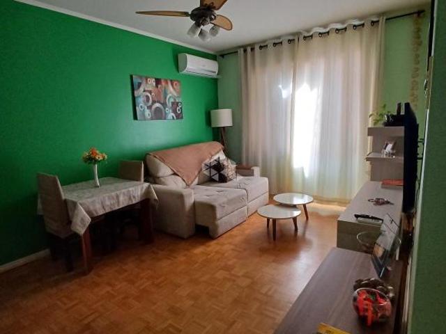 Apartamento de 86,50m2 em Teresópolis com 2 dormitórios, dependência de empresada