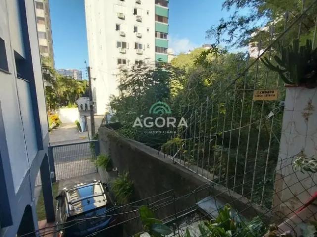 Apartamento de 03 dormitórios mobiliado