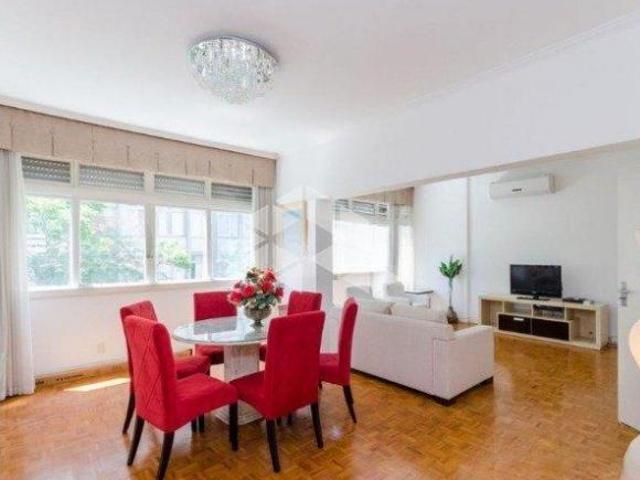 Apartamento de 03 dormitórios, 02 sacadas entre os bairros Independência e Bom Fim