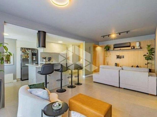 Apartamento de 03 dormitórios com 1 suítes e 02 vagas na Tristeza