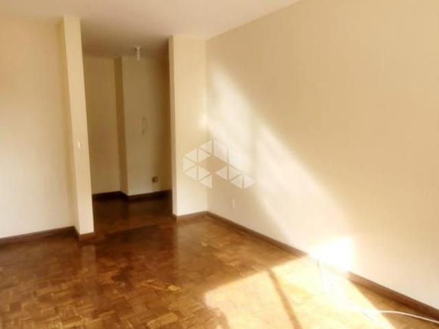 Apartamento de 03 dormitórios com garagem na GANZO