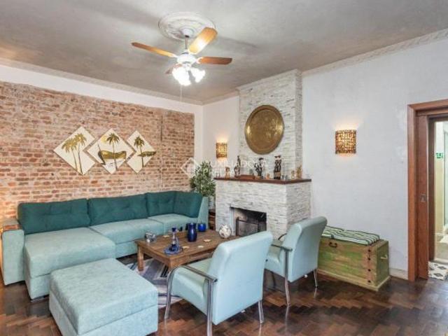 Apartamento de 03 dormitórios na Rua Schiller!