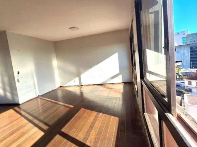 Apartamento de 03 quartos c/suite e duas vagas para carro no Bairro Moinhos de vento