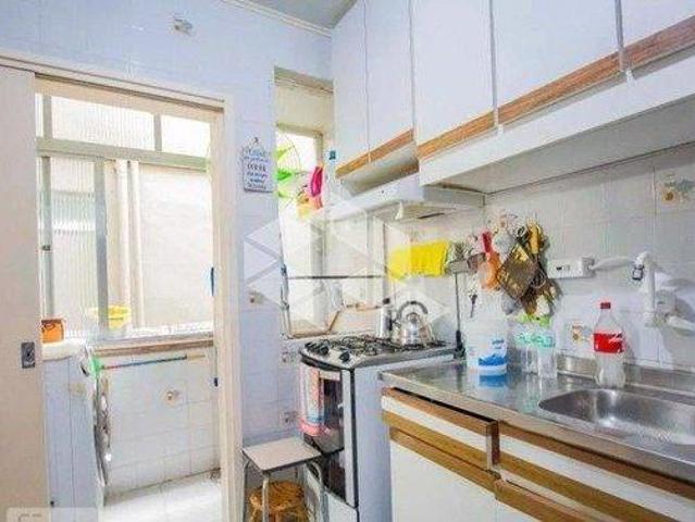 Apartamento de 03 quartos, living, semi mobiliado