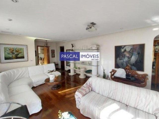 Apartamento de 03 suítes em Moema