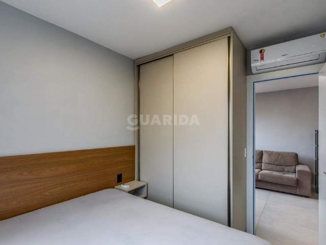 Apartamento de 01 dormitório mobiliado de 30m² no bairro Partenon, andar alto. COD: 20343
