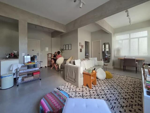 Apartamento de 01 quarto, orignal 02, totalmente reformado e equipado com bom gosto