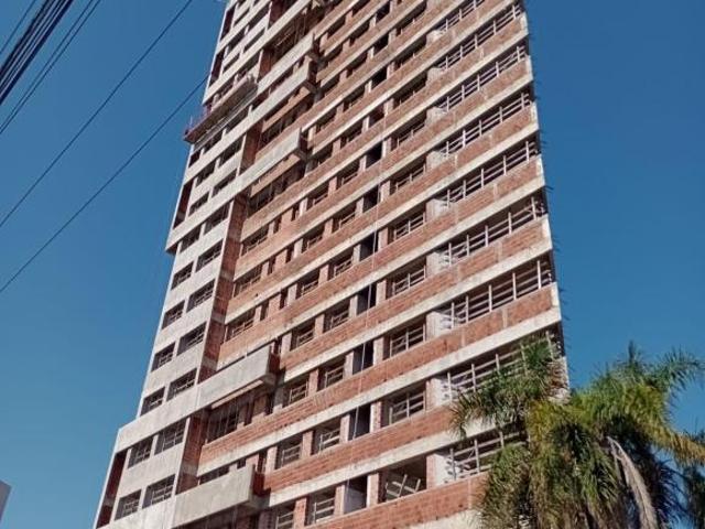 Apartamento de 02 suítes, lavabo, com vaga de garagem dupla na Praia de Torres R