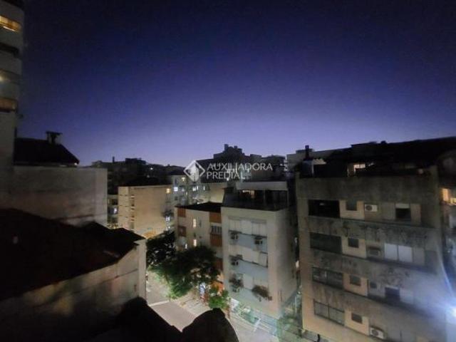 Apartamento de 02 dormitórios com churrasqueira e vaga no Bom Fim