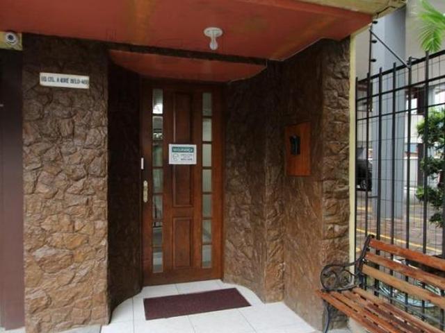 Apartamento de 02 dormitórios com garagem