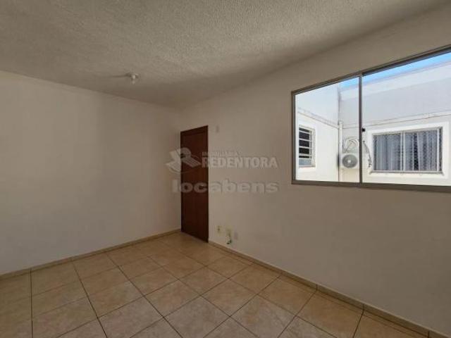 Apartamento de 02 Dormitórios e 1 vaga de garagem no bairro Vila Toninho