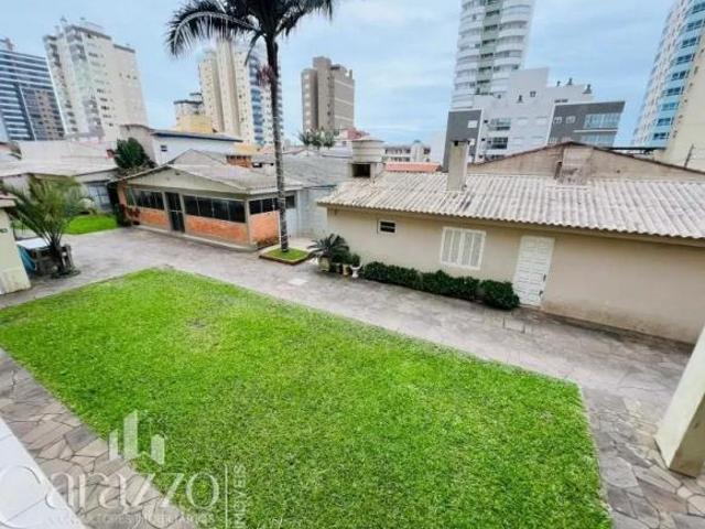 Apartamento de 02 dormitórios muito bem localizado