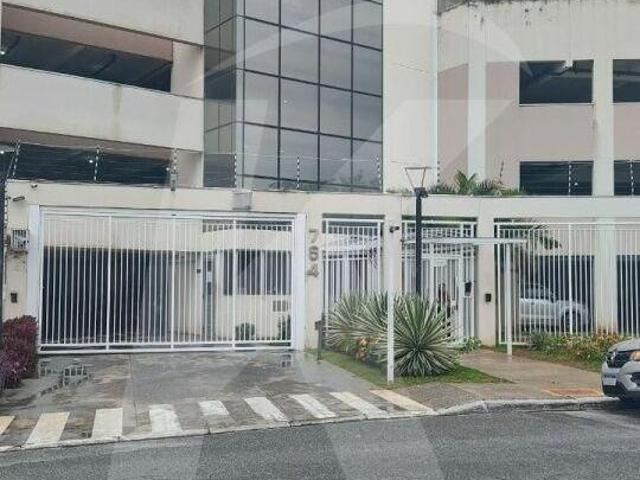 Apartamento de 02 dormitórios, na avenida Jaçãna