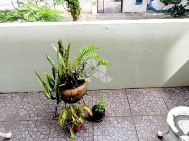 Apartamento de 02 dormitórios, sacada e garagem escritura