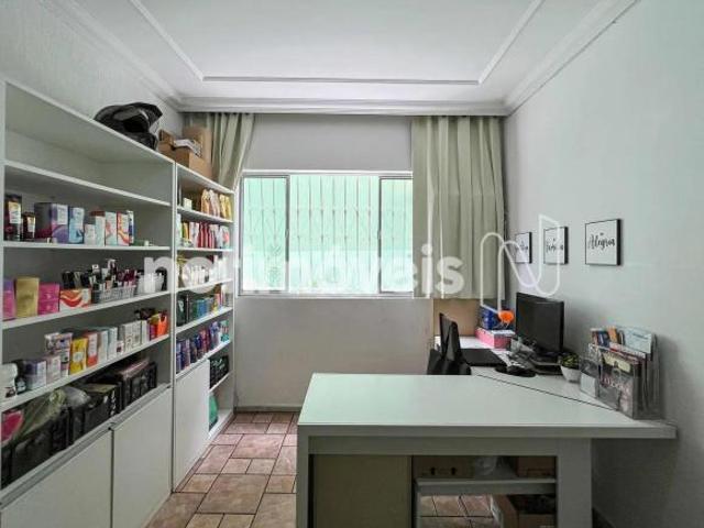 Apartamento de 02 quartos com Área Privativa à venda no Castelo!