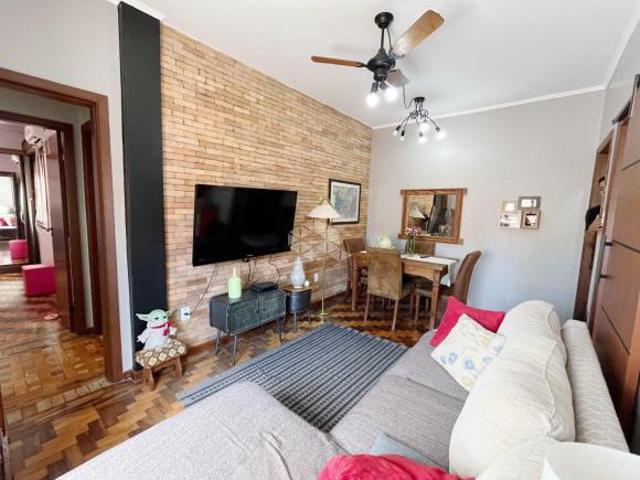 Apartamento de 02 quartos com elevador no bairro Menino Deus