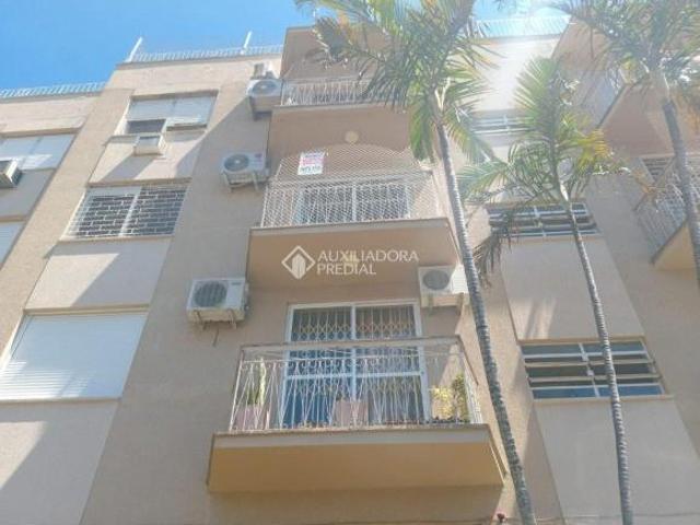 Apartamento de 02 quartos, sacada no living e 2 vaga de garagem