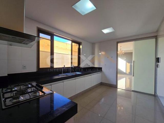 Apartamento de 04 quartos, com 03 suítes, à venda no Centro de Divinópolis