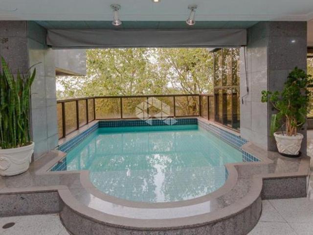 Apartamento de 04 suítes, sacada com piscina e 05 vagas de garagem no Moinhos de Vento