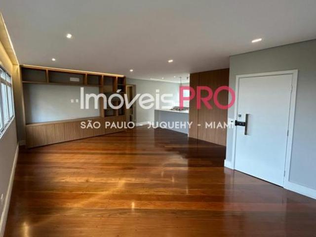 Apartamento de 100 m² no Itaim Bibi:Todo Reformado com Acabamento de Alto Padrão