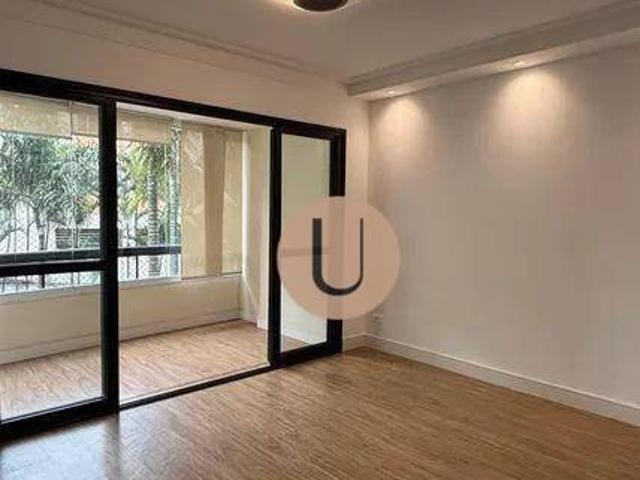Apartamento de 113 m² com sacada e suíte, a poucos minutos da estação Praça da Árvore