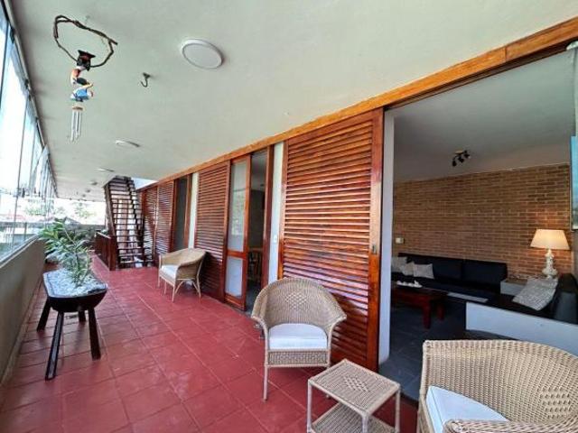 Apartamento de 121 m² com 3 quartos à venda na Enseada Guarujá
