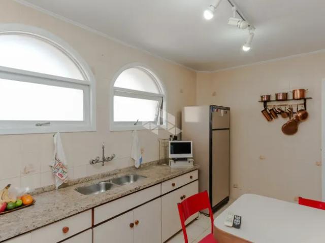 Apartamento de 121m² com 3 quartos 1 suíte e 3 banheiros no Petrópolis