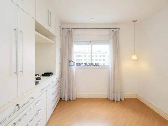 Apartamento de 124,5m² com 3 suítes com varanda integrada na Vila Olímpia