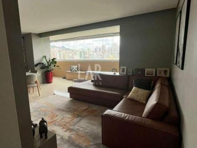 Apartamento de 127m² à venda com 3 quartos, 3 banheiros, 1 suíte e 3 vagas de garagem no bairro Esto
